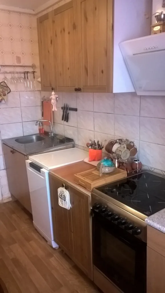 Spouses gave their 7 square meter kitchen an amazing makeover and left ...