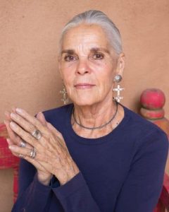 Hollywood star Ali MacGraw retired from acting & now lives in a tiny ...