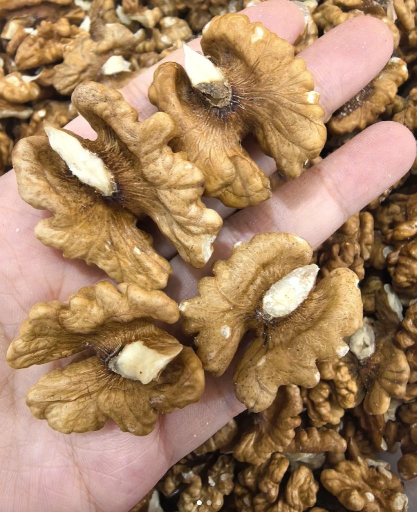 What Happens When You Eat Walnuts Every Day: Doctors Explain the ...